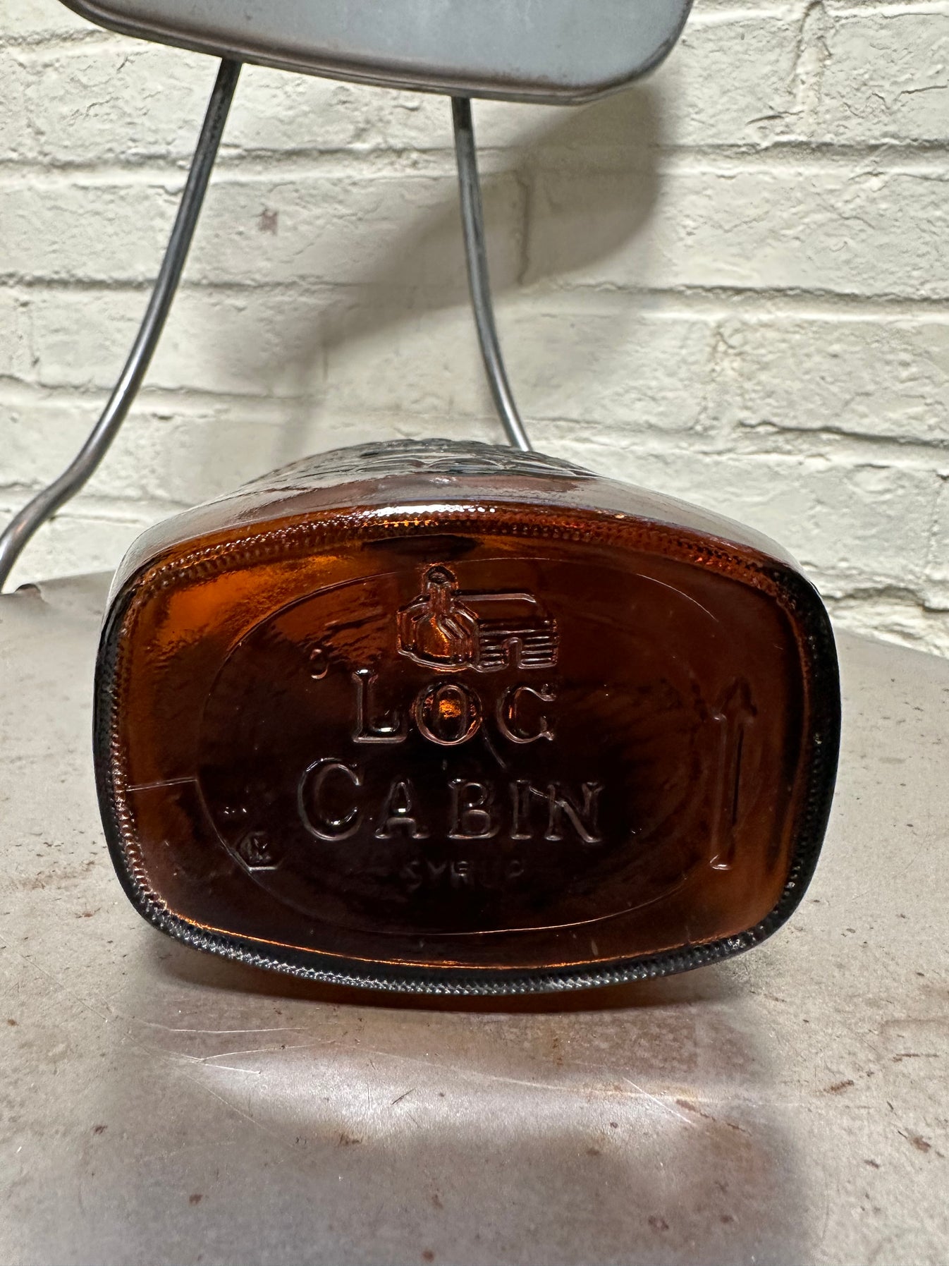 Vintage Log Cabin syrup bottle/flask amber embossed 1776 – Terra Americana