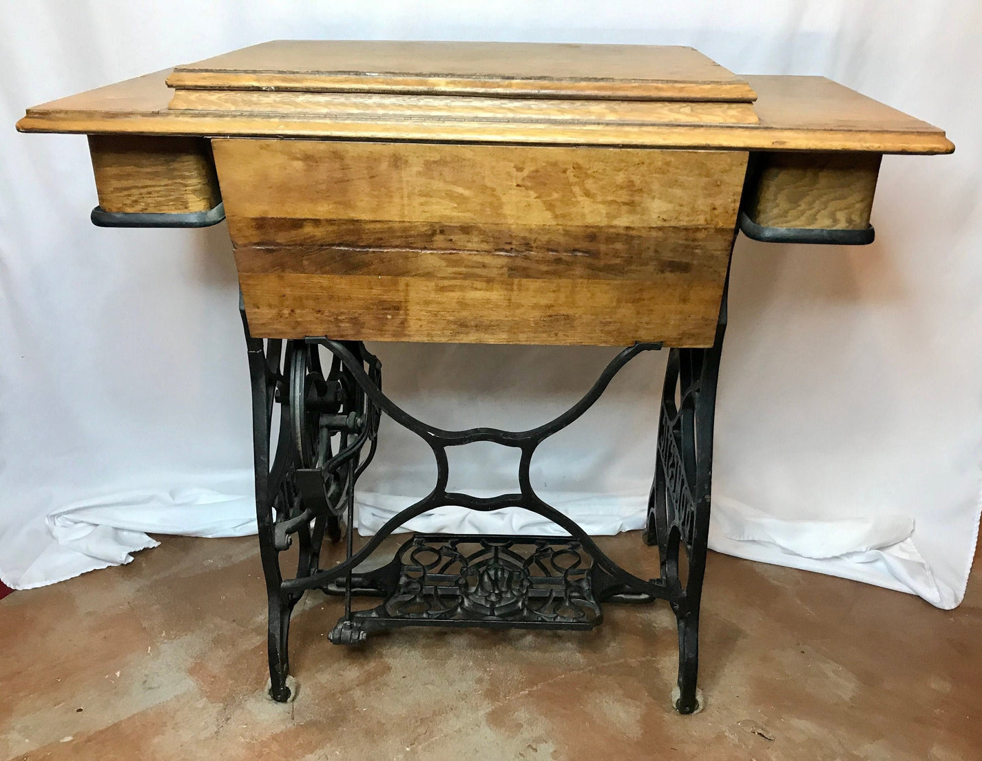 Antique Domestic Sewing Machine – Terra Americana