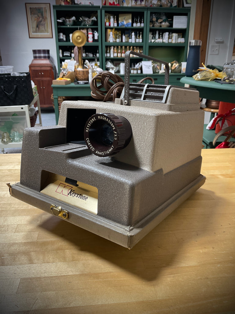 Step back in time with this 1960's Keystone Model K-511 slide projector ...